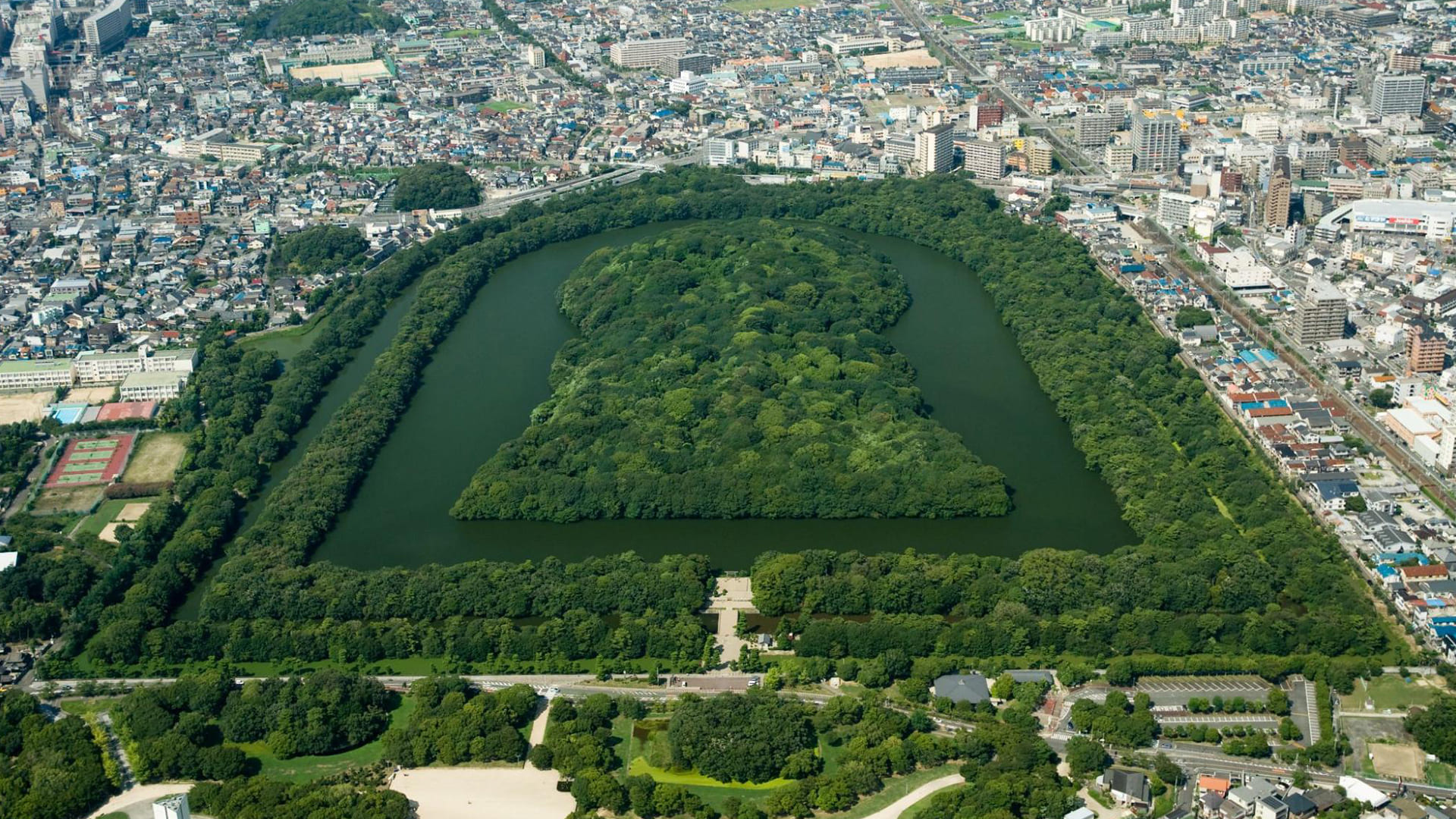A German tea ceremony master visits Sakai, the birthplace of Sen no ...