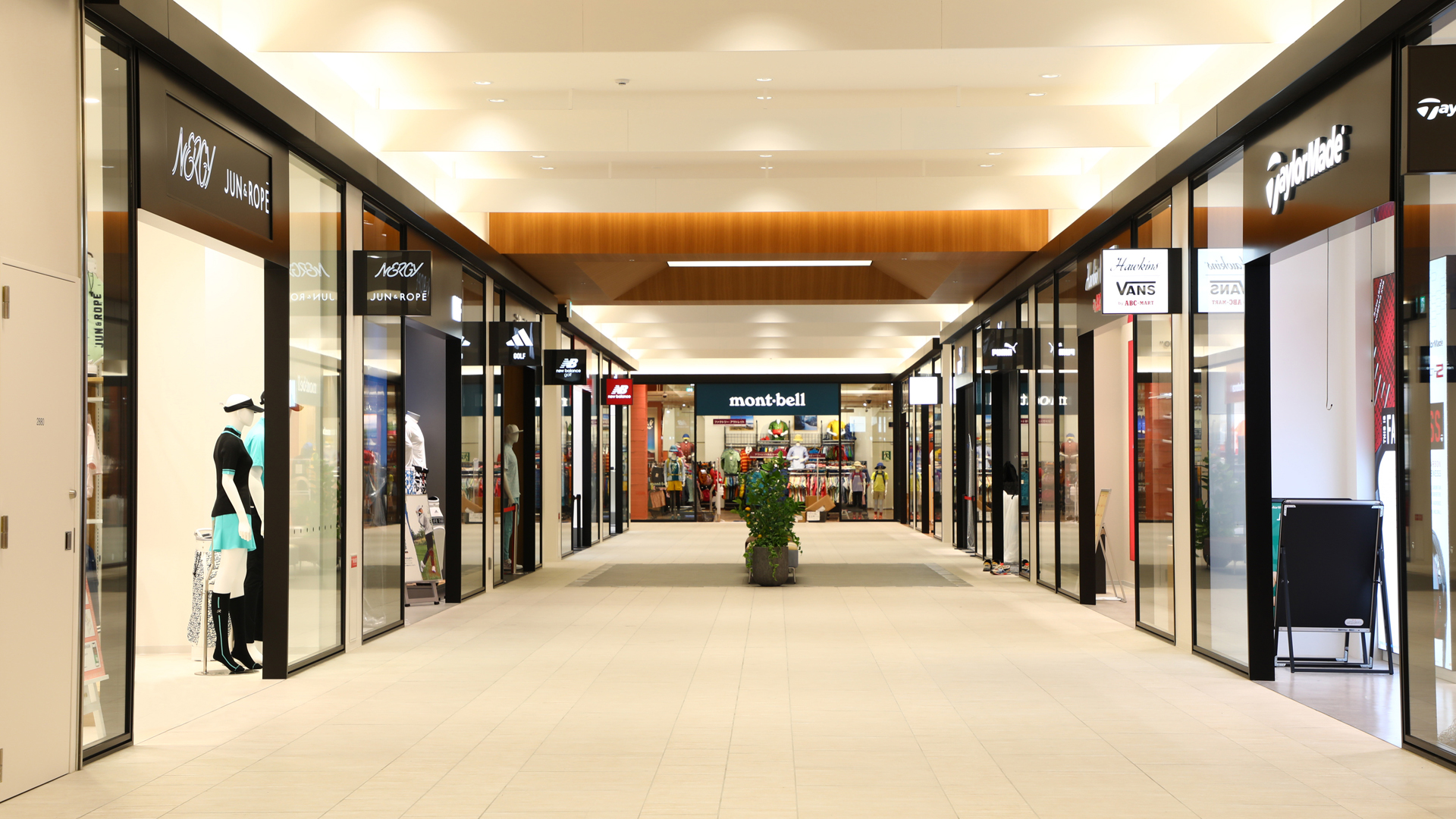 A fusion of popular commercial facilities! LaLaport Kadoma and MITSUI OUTLET PARK Osaka Kadoma ...