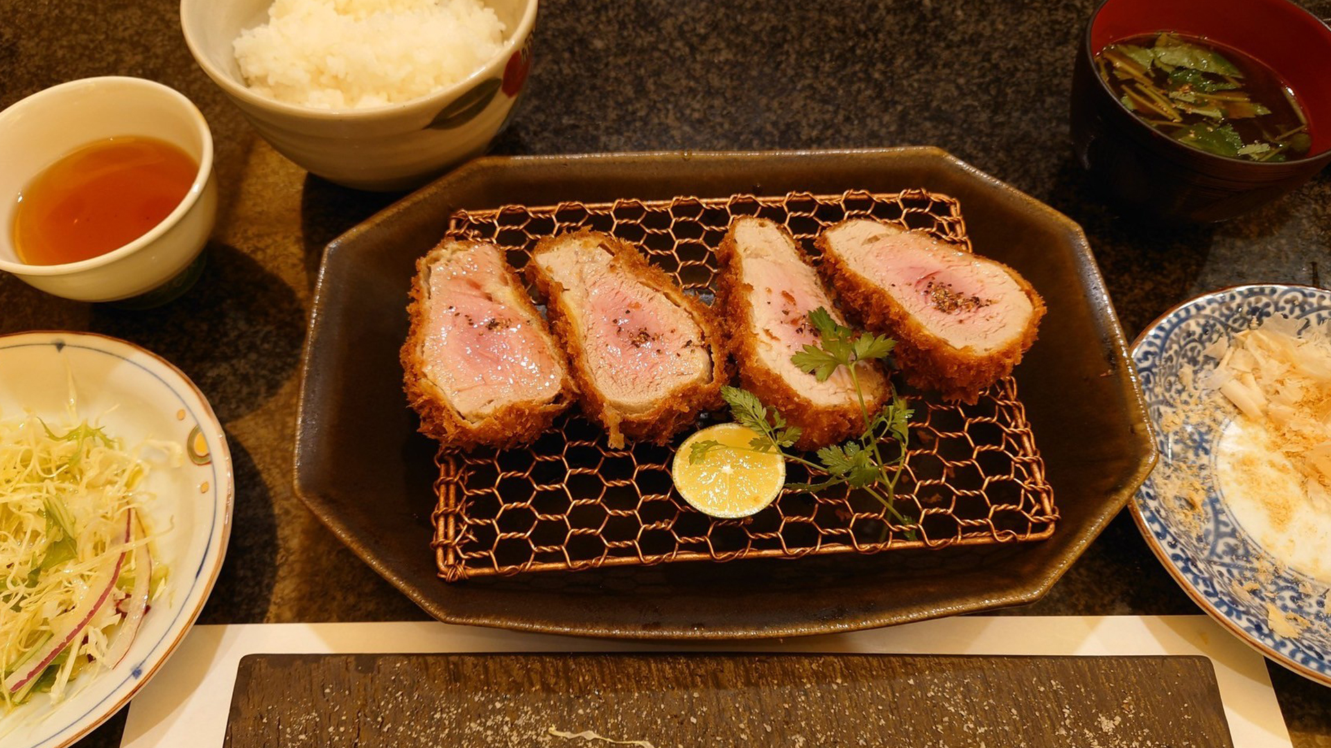 Osaka's new Tonkatsu boom! The thickest Katsudon in Japan, branded pork ...