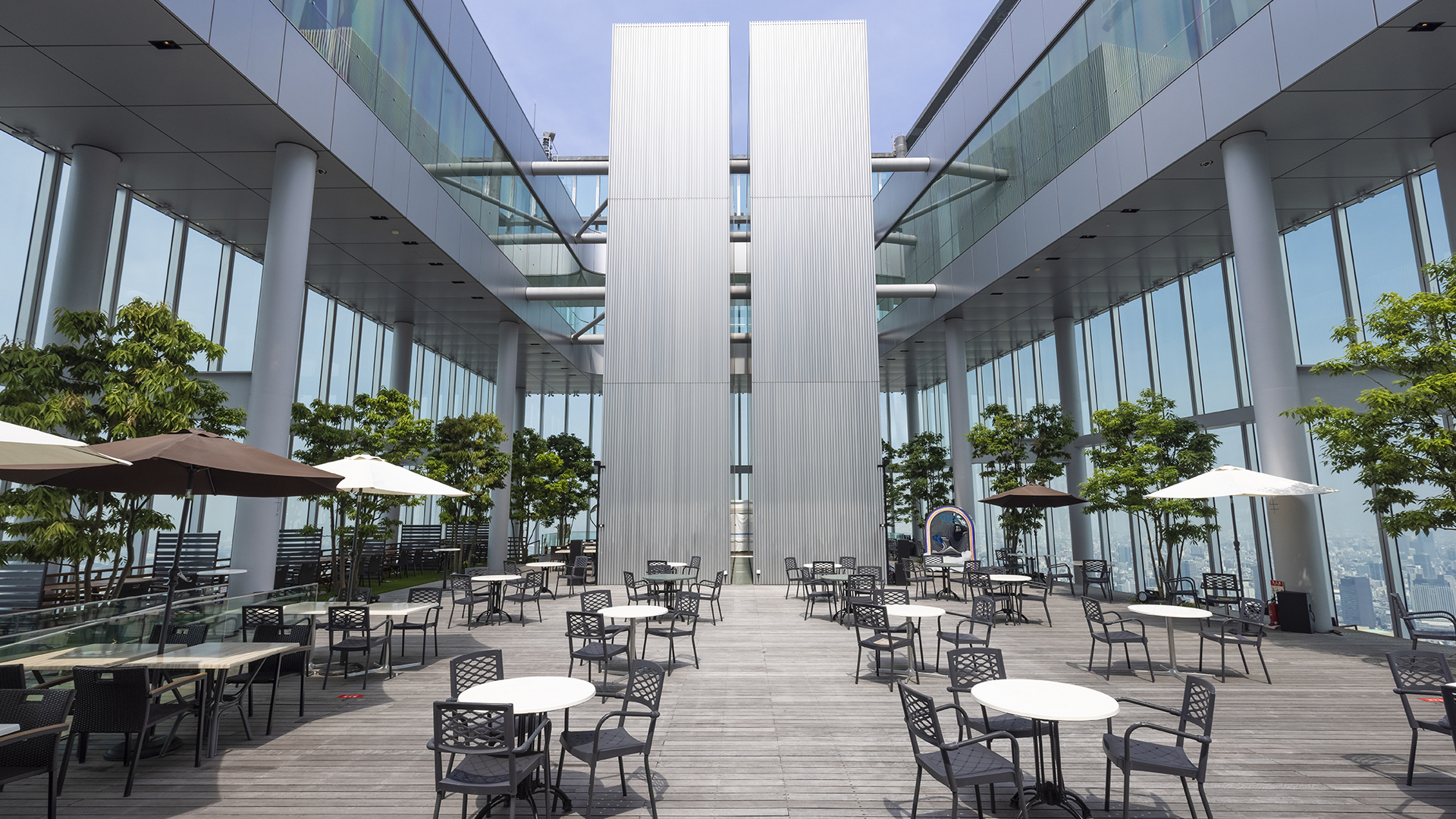 Get a panoramic view of Osaka from 300 meters above ground! Abeno ...