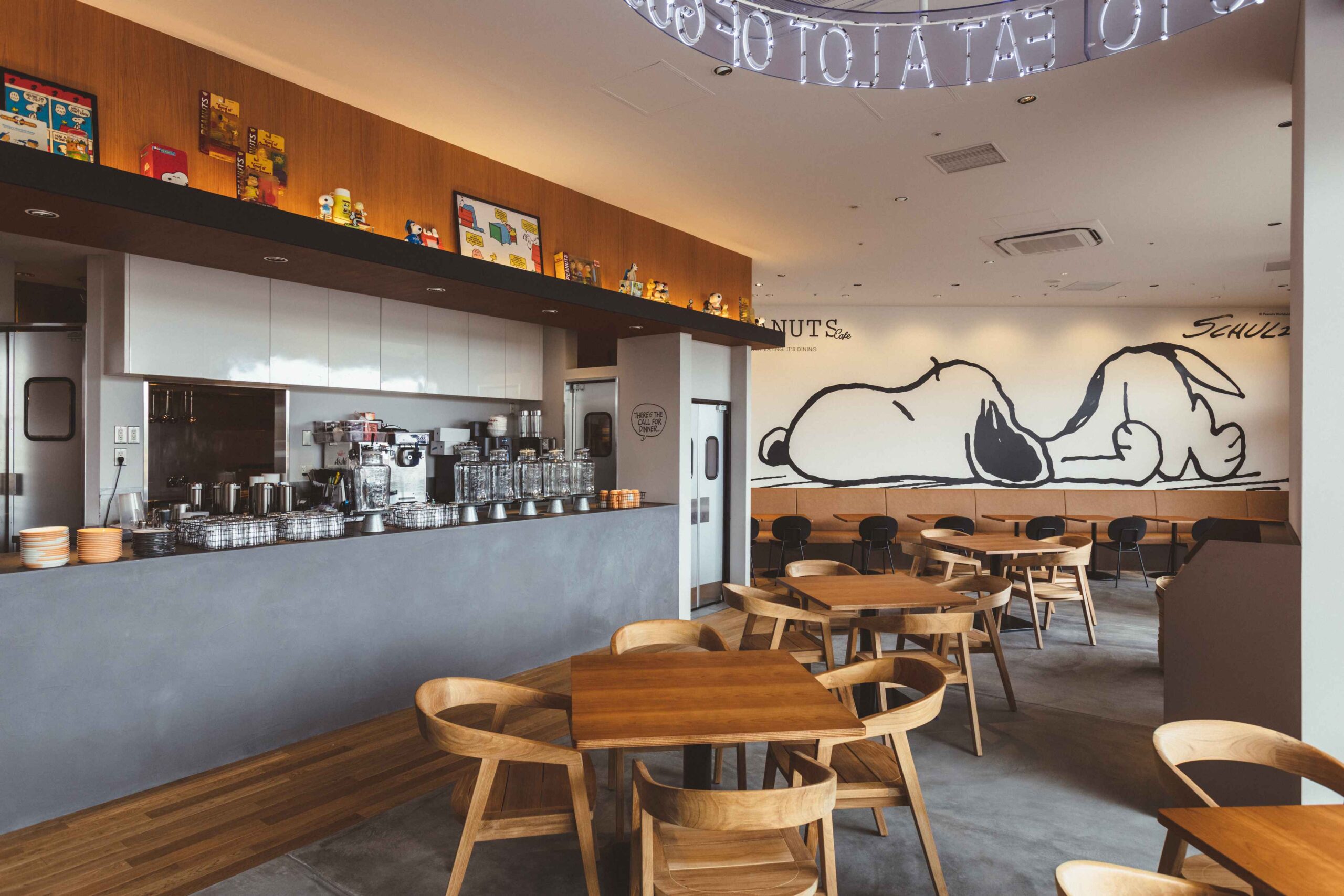 PEANUTS Cafe 大阪（エキスポシティ）| スヌーピーの世界観を楽しむカフェ